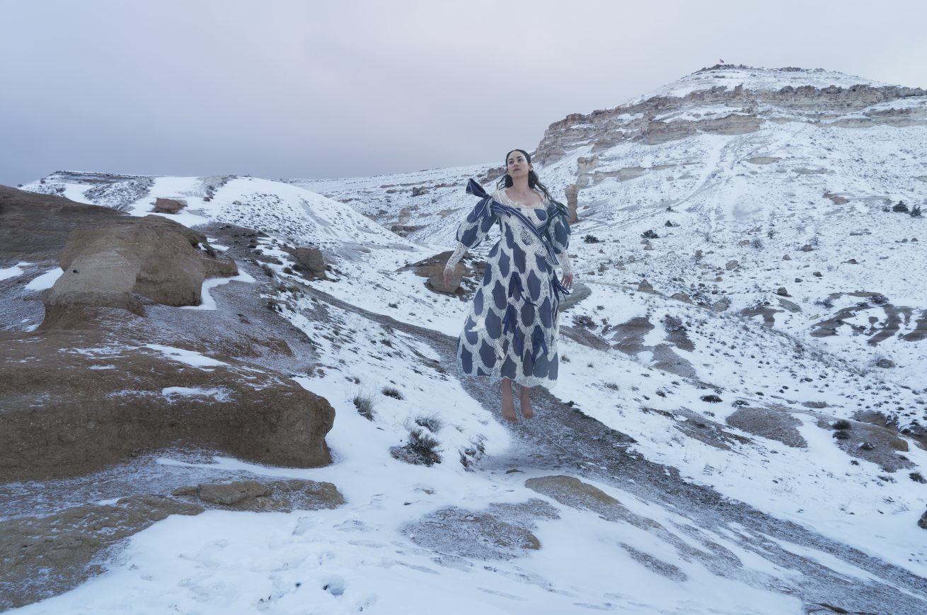 Susku – JULIA FULLERTON-BATTEN